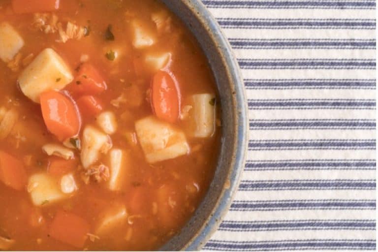 What to Serve with Clam Chowder: 15 Scrumptious Sides - Jane's Kitchen