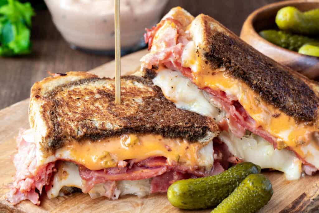 What to Put on a Corned Beef Sandwich: 17 Quick & Tasty Ideas - Jane's ...